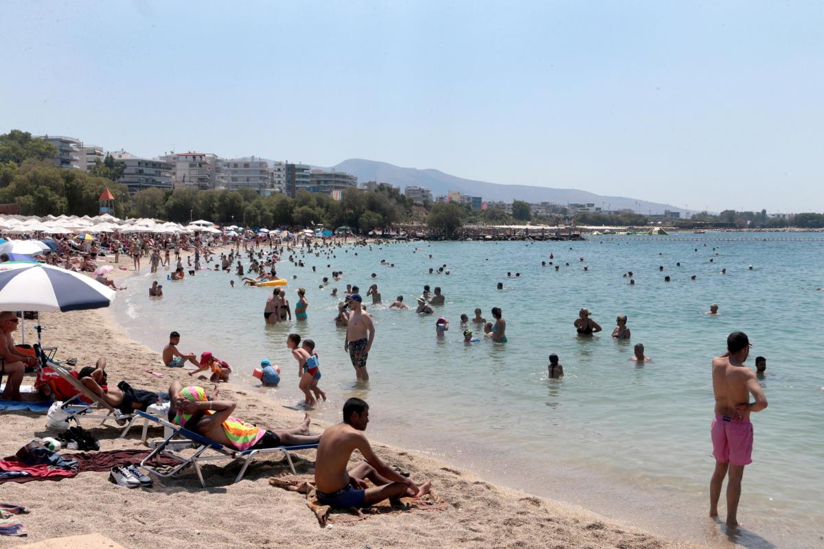 Srbi ostavljaju peškire preko noći na plaži u Grčkoj | Kurir