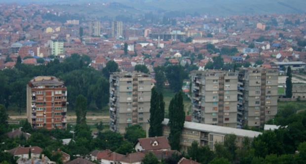 Jaka eksplozija u naselju Tri solitera u Mitrovici | Kurir