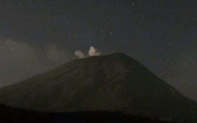 PRORADIO VULKAN POPOKATEPETL: Pepeo išao kilometar uvis, svuda padalo ...