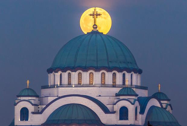 Na nebu će danas zasijati pun Mesec u vatrenom Ovnu | Kurir