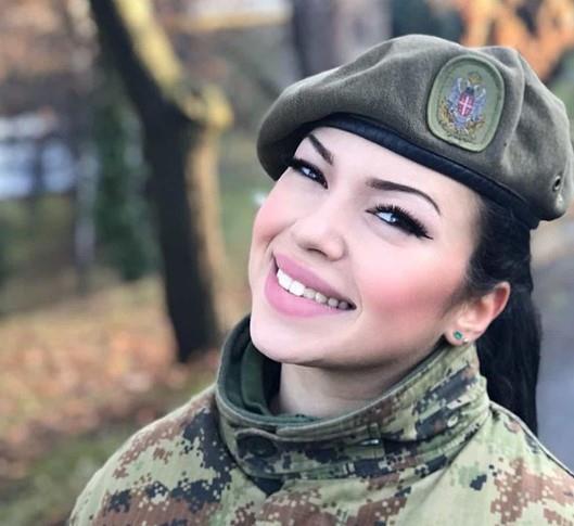 OVO JE MILICA, LEPA SRPSKA RATNICA: Otadžbini služi na čast, uniforma ...
