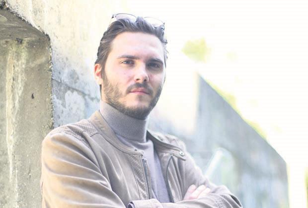 FILIP HAJDUKOVIĆ, MLADA NADA I ZVEZDA NOVE SERIJE ŠVINDLERI, ZA KURIR ...