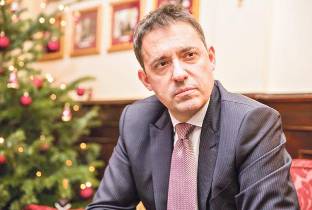 KO JE UTICAJNI SRBIN BOGDAN ROŠČIĆ: Fan Ramonsa i bivši novinar Kurira ...