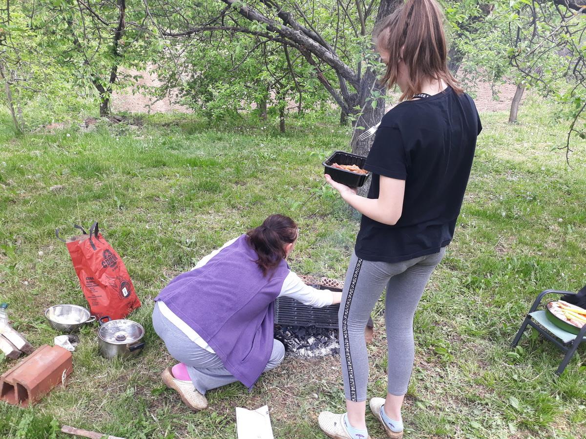 CEO GRAD MIRIŠE NA ROŠTILJ: Prvomajski uranak se preselio u dvorišta ...