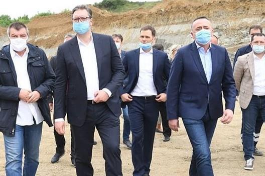 VUČIĆ OBILAZI BASEN KOLUBARA: Do sada se 2.470.000 javilo za 100 evra ...