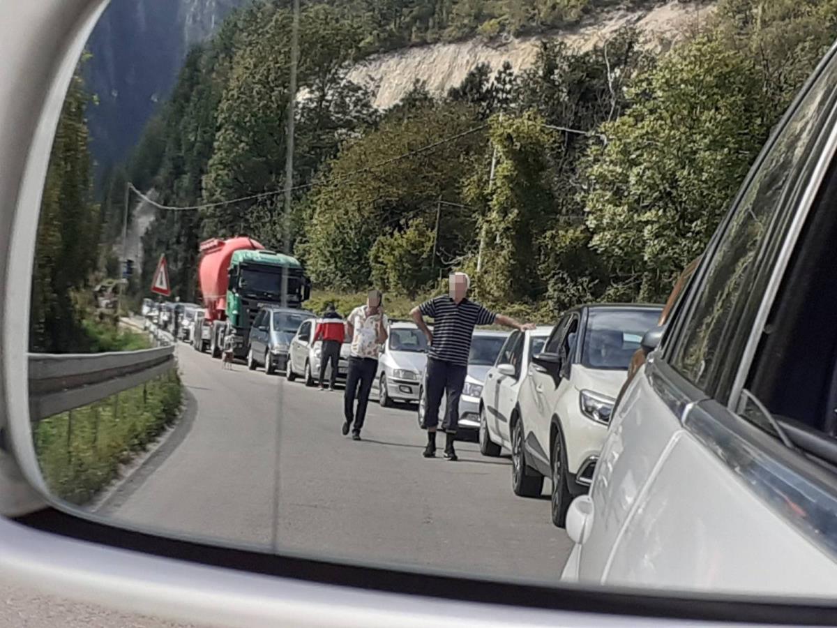 Srbin zapalio mreže: Svim idiotima na putu za crnogorsko more | Kurir