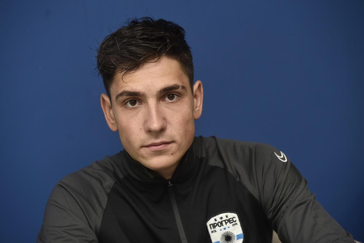 NIJE LAKO VODITI LJUBAV ISPRED 30 LJUDI: Denis Murić u ZLATNOM DEČKU ...