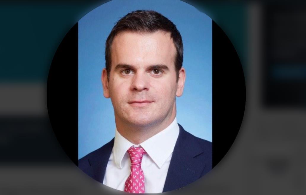 BRITANAC IZ VRHA SVETSKOG BANKARSTVA: Ovo je Ivan Radenović kome se ...