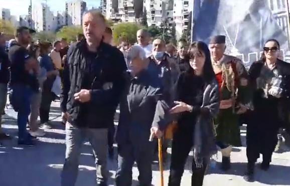 KO SU KUČI? Pleme koje je peške došlo na Amfilohijevu sahranu! Među ...