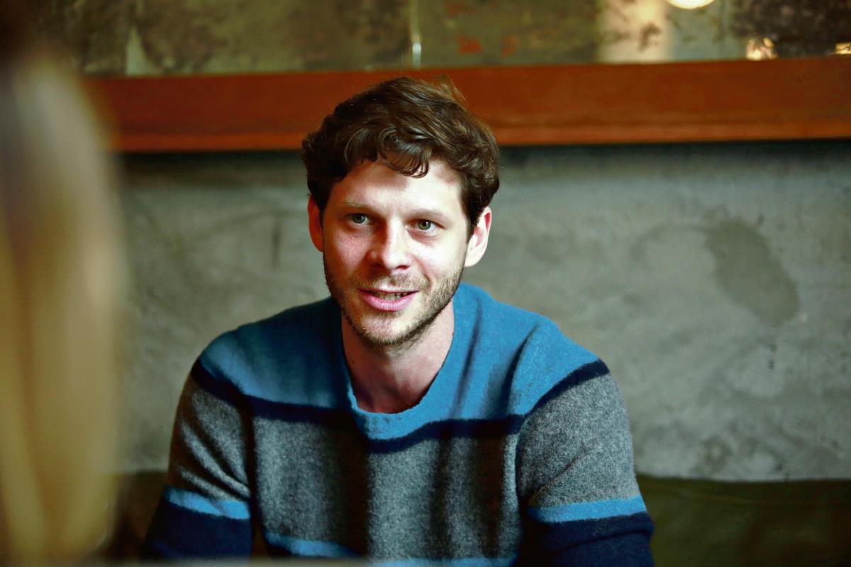 IGRAM ZA JEDNU OSOBU KAO DA JE U SALI 300 LJUDI Miloš Đurović o novoj ...