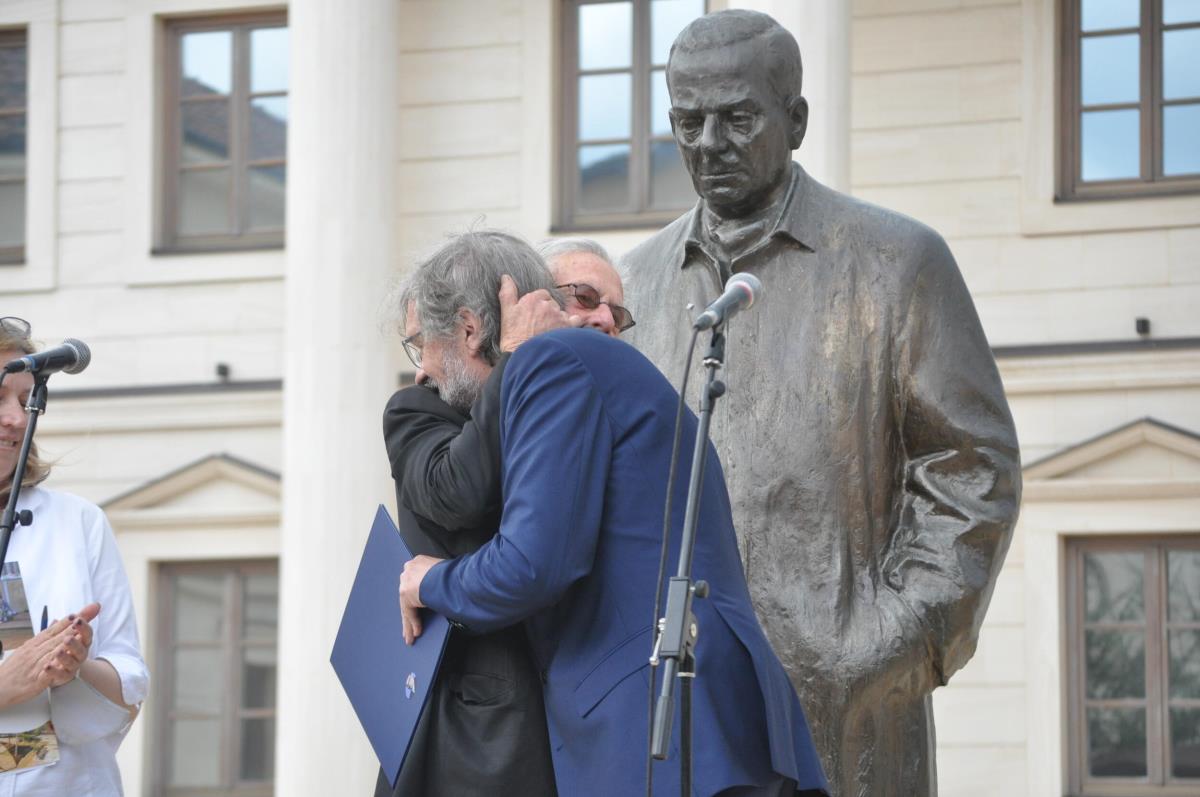 HVALA TI BRATE! HVALA TI BRATE! HVALA TI BRATE: Kusturica u Andrićgradu ...