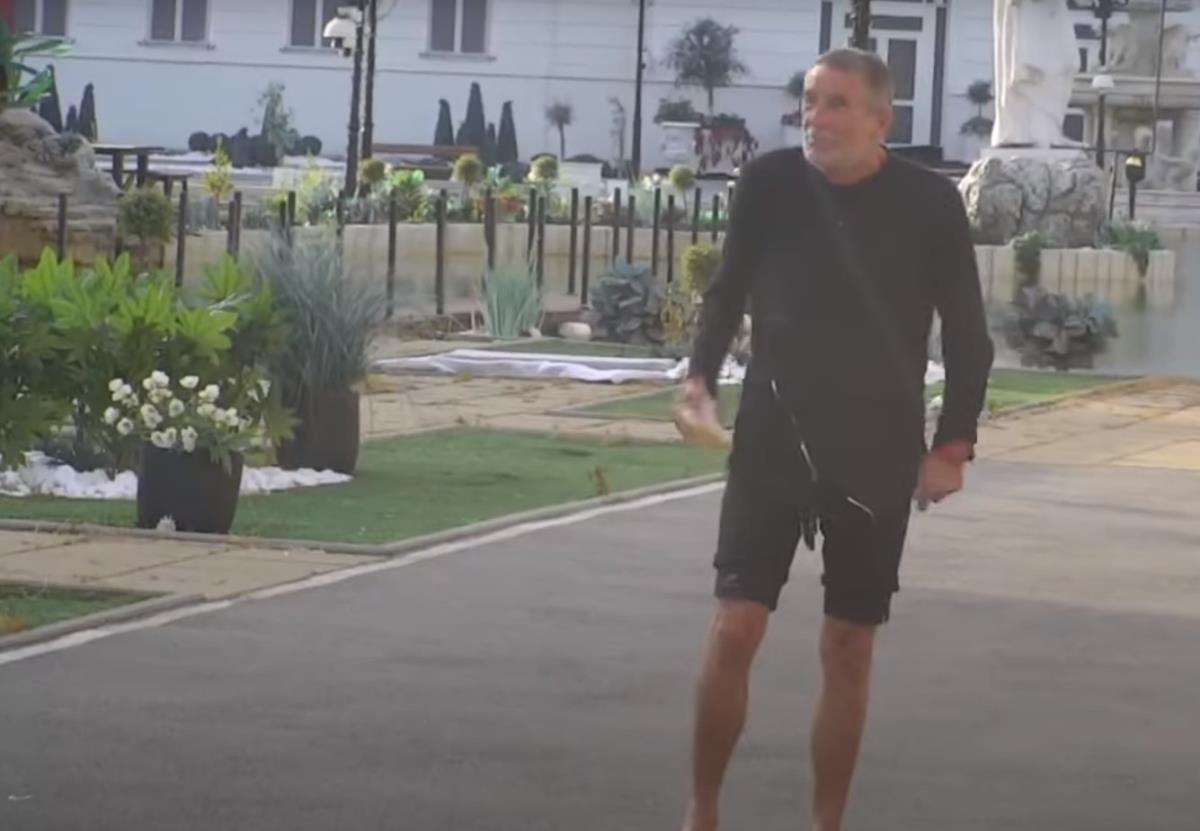 SMRADU LJUDSKI, KLOŠARČINO NAJVEĆA! Lepi Mića i Bora zaratili na KRV I ...