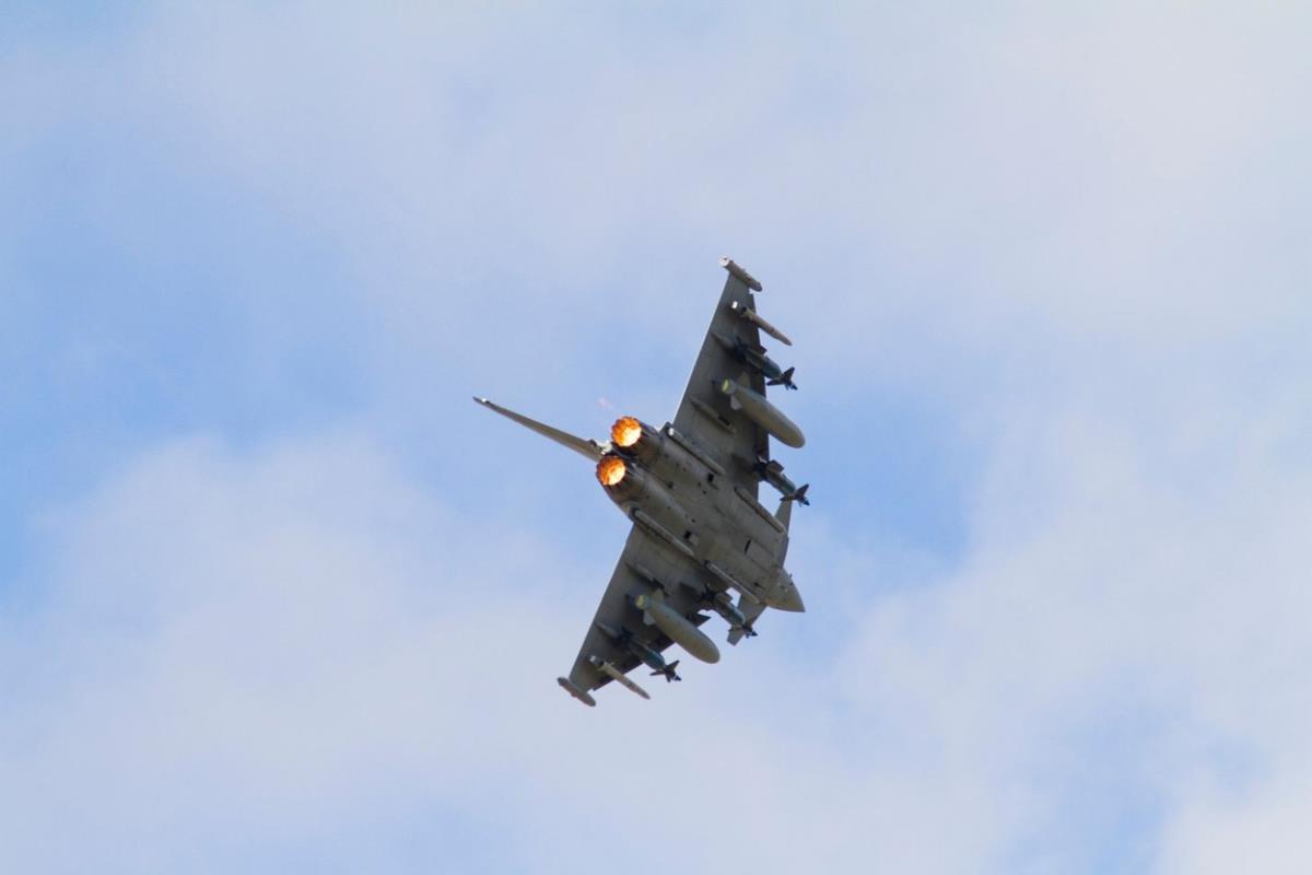 SITUACIJA KAO IZ ERE HLADNOG RATA: Britanski tajfuni presreli ruske ...