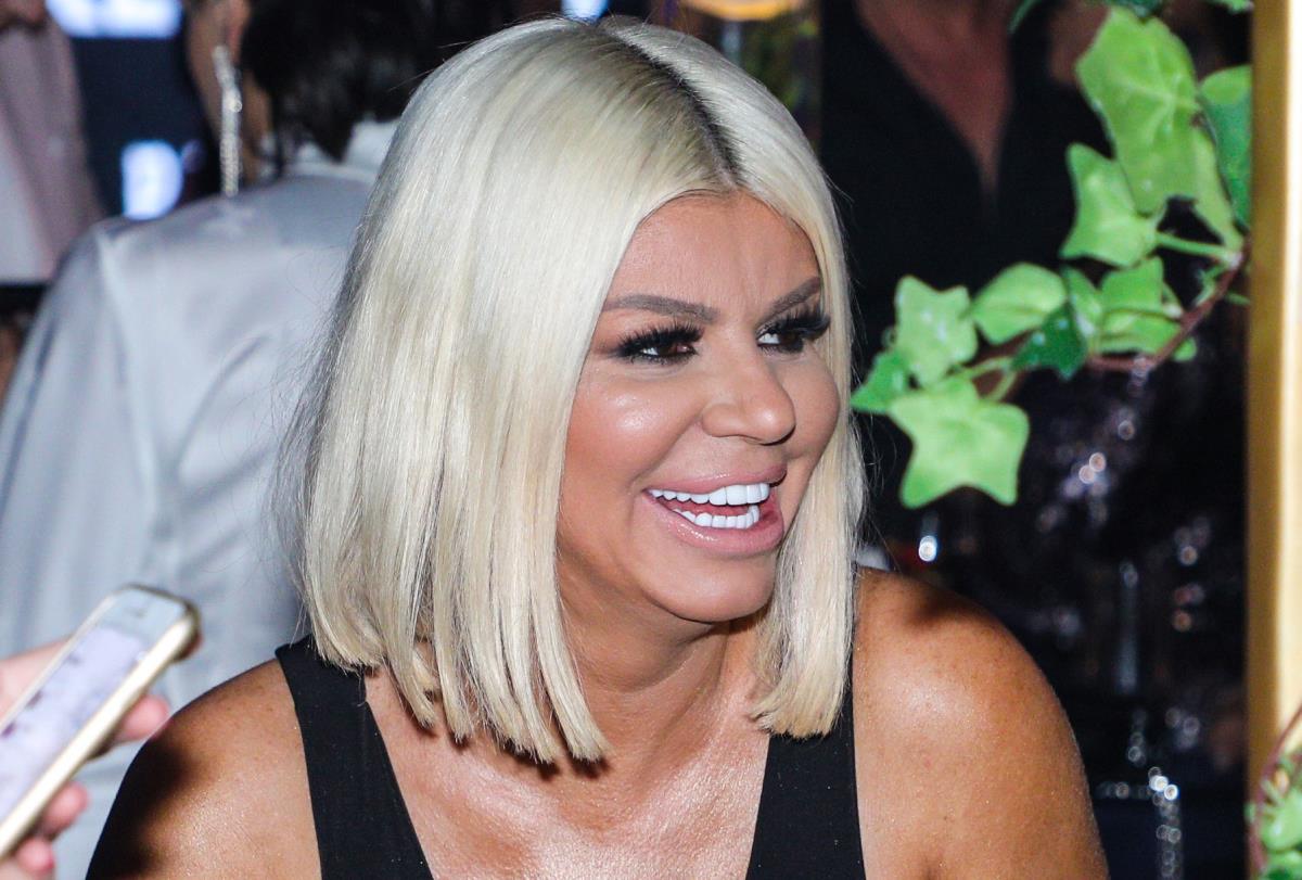 DARA MEŠA KUKOVIMA U NAJKRAĆOJ HALJINI IKADA: Pevačica napravila VREO ...