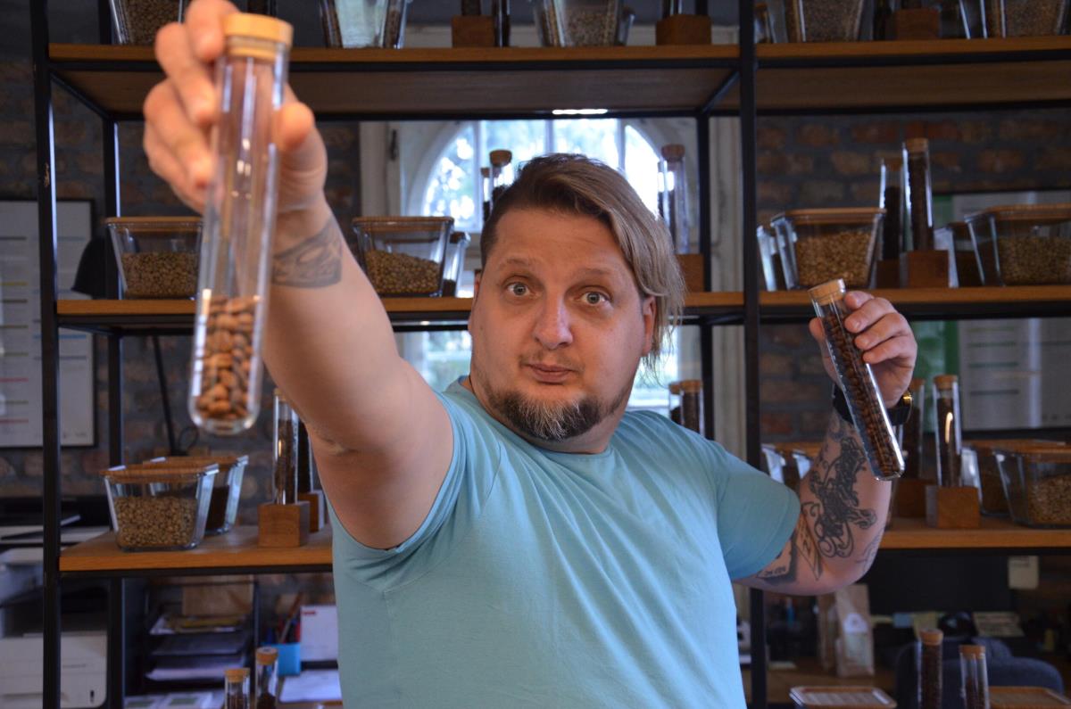 PIKSIJEVI ORLOVI OD KAFE: Neverovatna tehnika oslikavanja ESPRESOM ...
