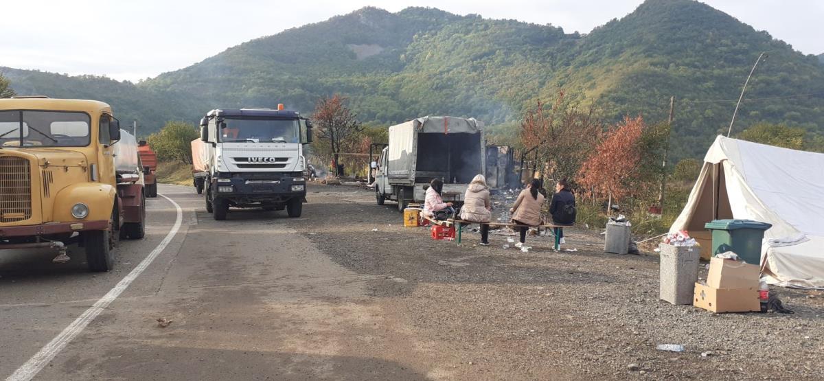 KURIR 12. DAN NA BARIKADAMA NA JARINJU: Srbi iščekuju realizaciju sporazuma i povlačenje ...