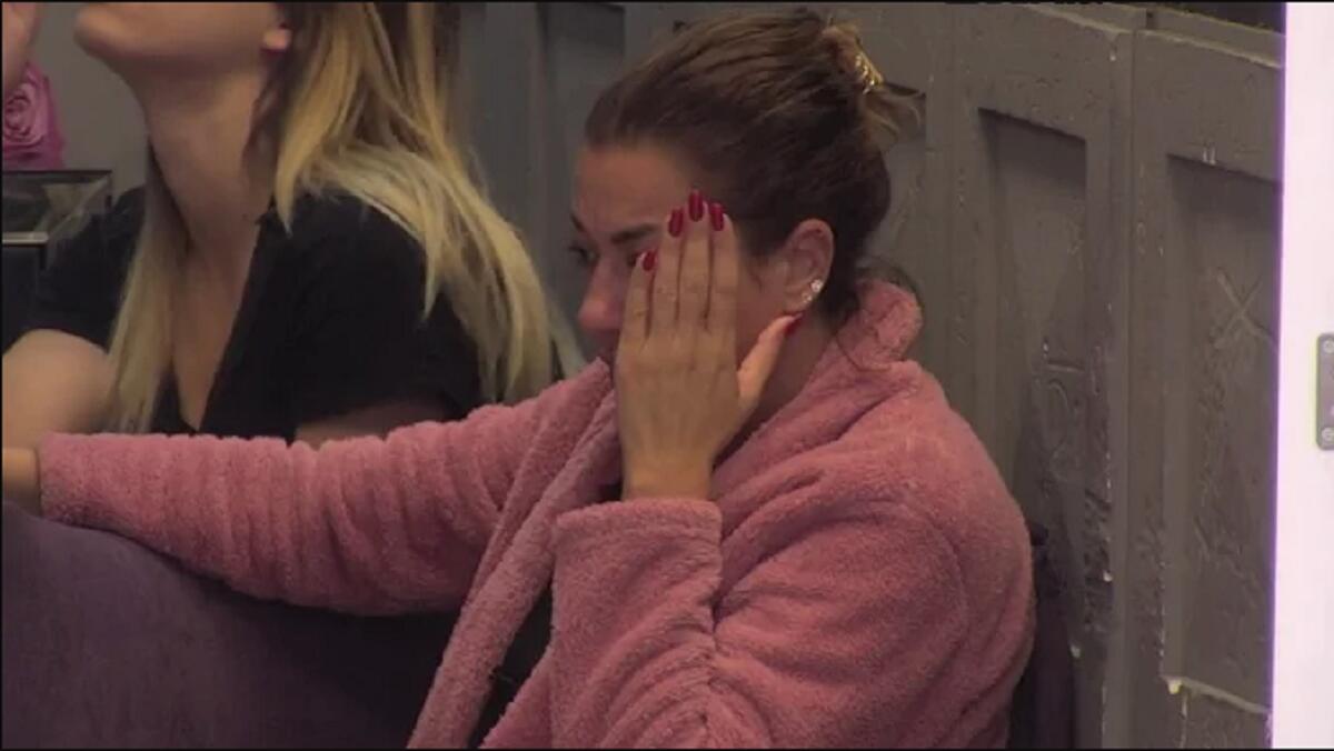 UMRE MI UJAK, OSTAVIM MAJKU I ODEM DA RADIM! Sandra Rešić na Badnji dan ...