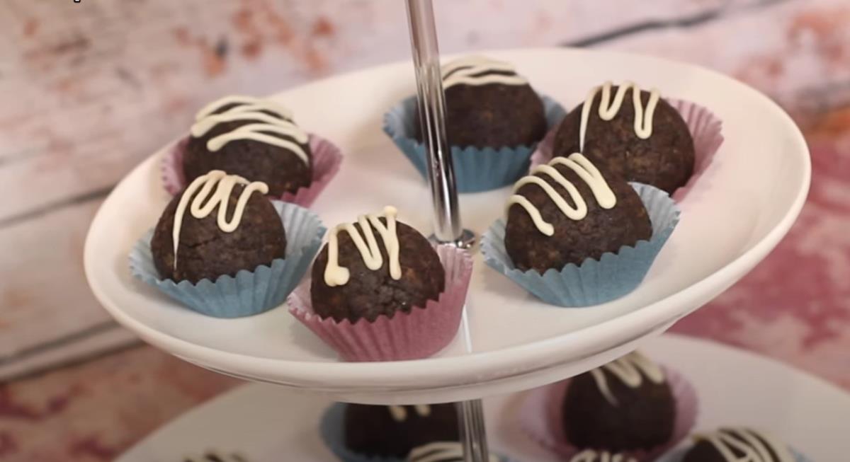 POSNE ČOKOLADNE BOMBICE SA MAKOM I KEKSOM! Idealna poslastica koja se ...