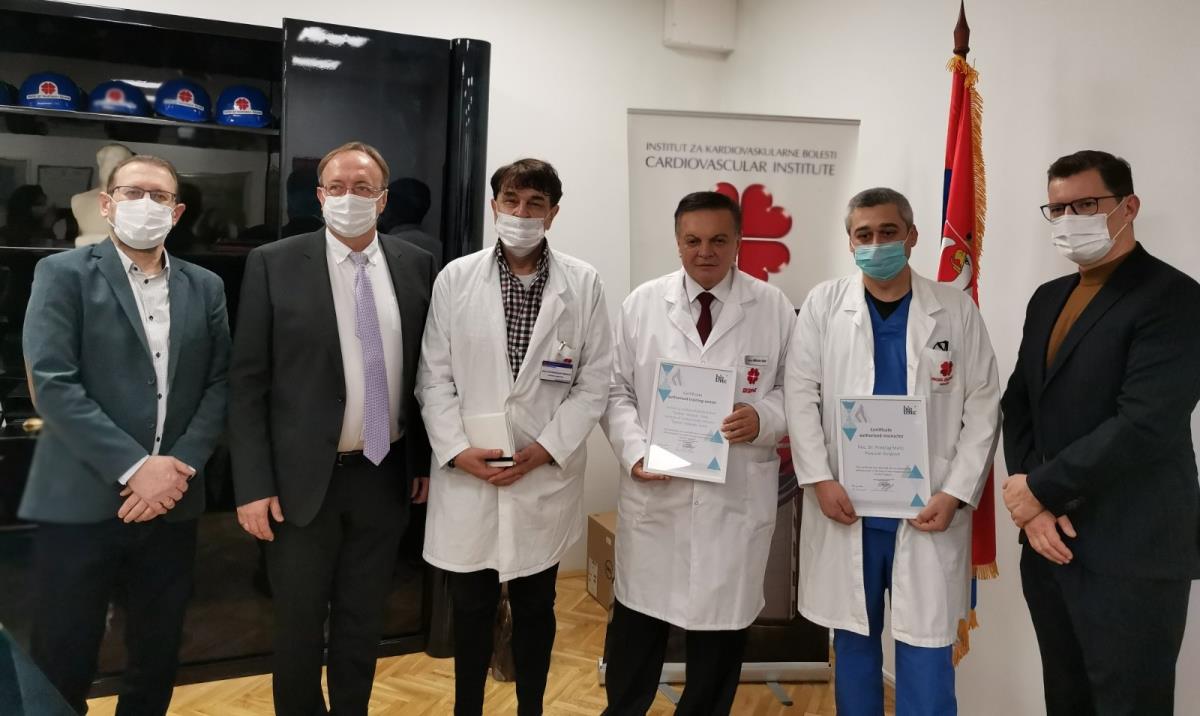 LASERSKA OPERACIJA VENA: Dedinje je međunarodni centar za obuku lekara ...