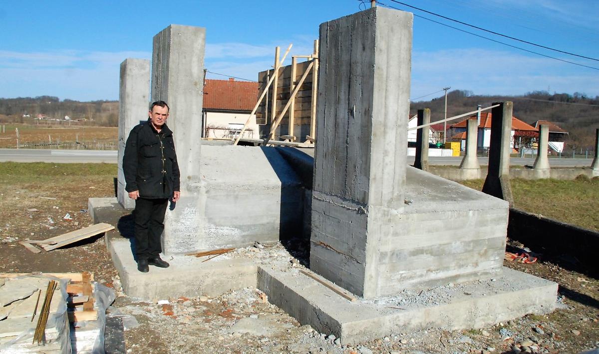 SPOMENIK NEDUŽNO STRELJANIMA: Posle osam decenija u lozničkom selu ...