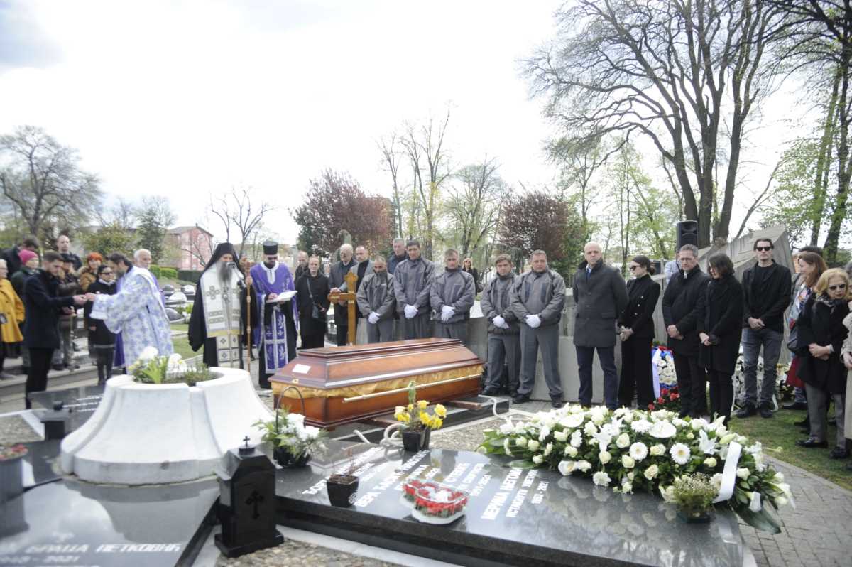 SAHRANJEN DEJAN MIJAČ: Potresnim govorom ispraćen na večni počinak ...