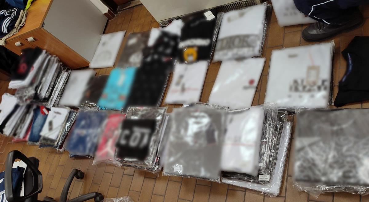 SPREČENO KRIJUMČARENJE NA PRELAZU BAČKI BREG: Carinici u kombiju ...