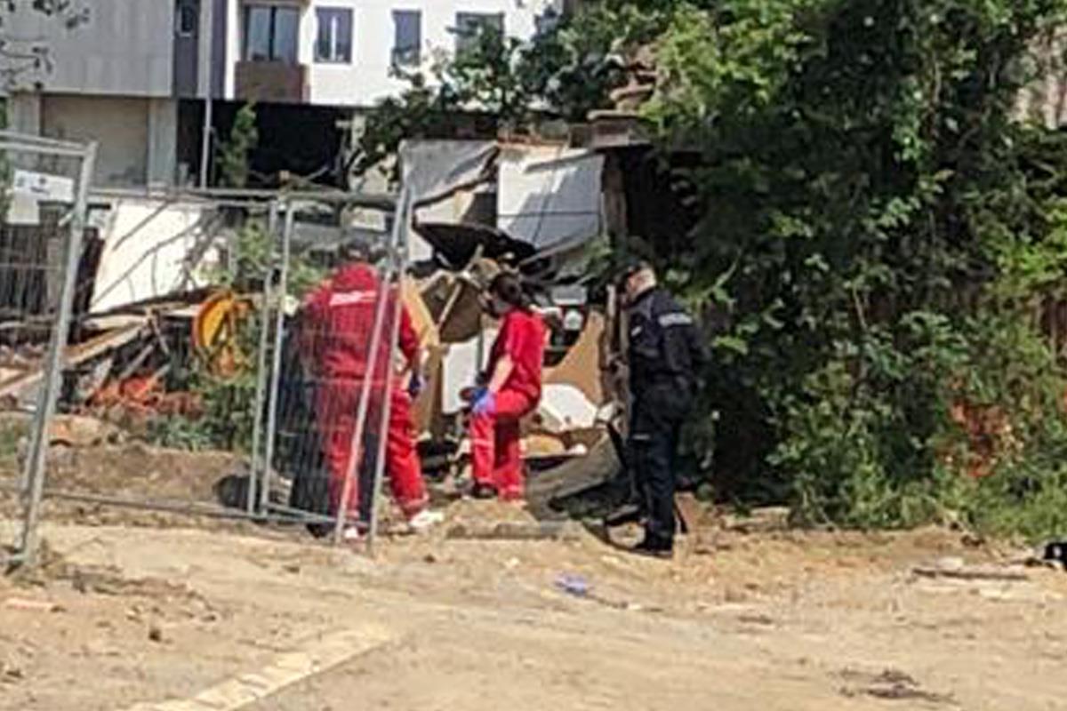 KURIR NA MESTU STRAVE U NOVOM BEOGRADU: Ovde se čovek polio benzinom i ... KURIR NA MESTU STRAVE U NOVOM BEOGRADU: Ovde se čovek polio benzinom i ...