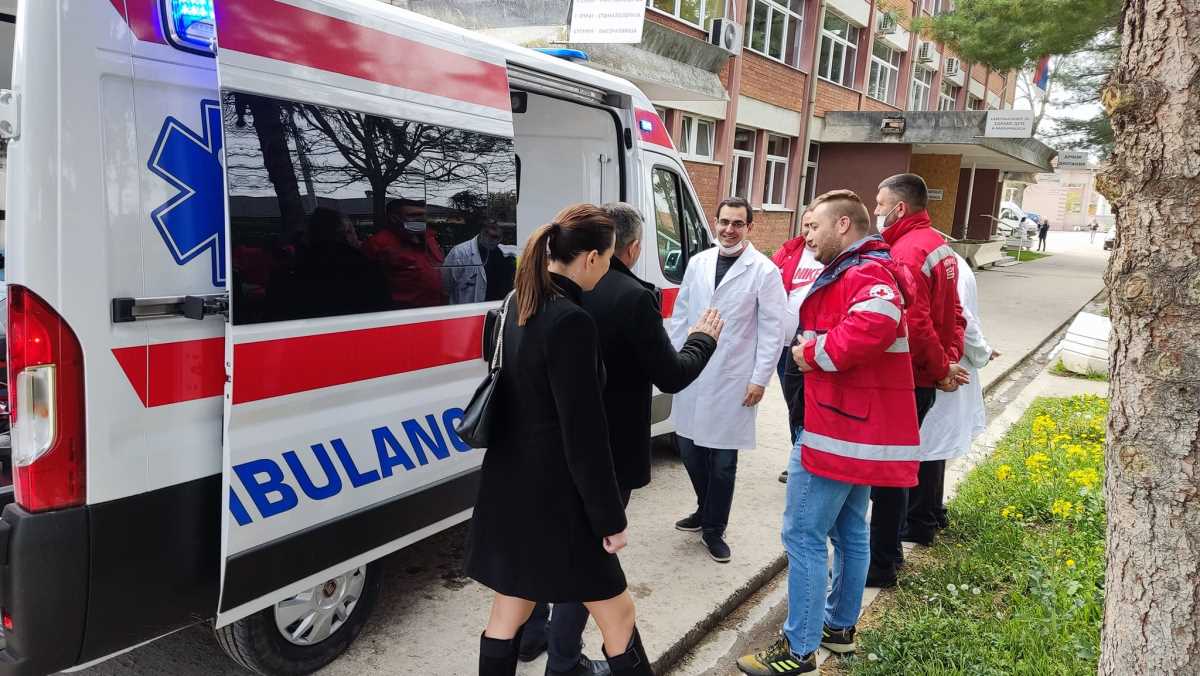 DOPREMLJENO NOVO SANITETSKO VOZILO: Vredna donacija Domu zdravlja u ...