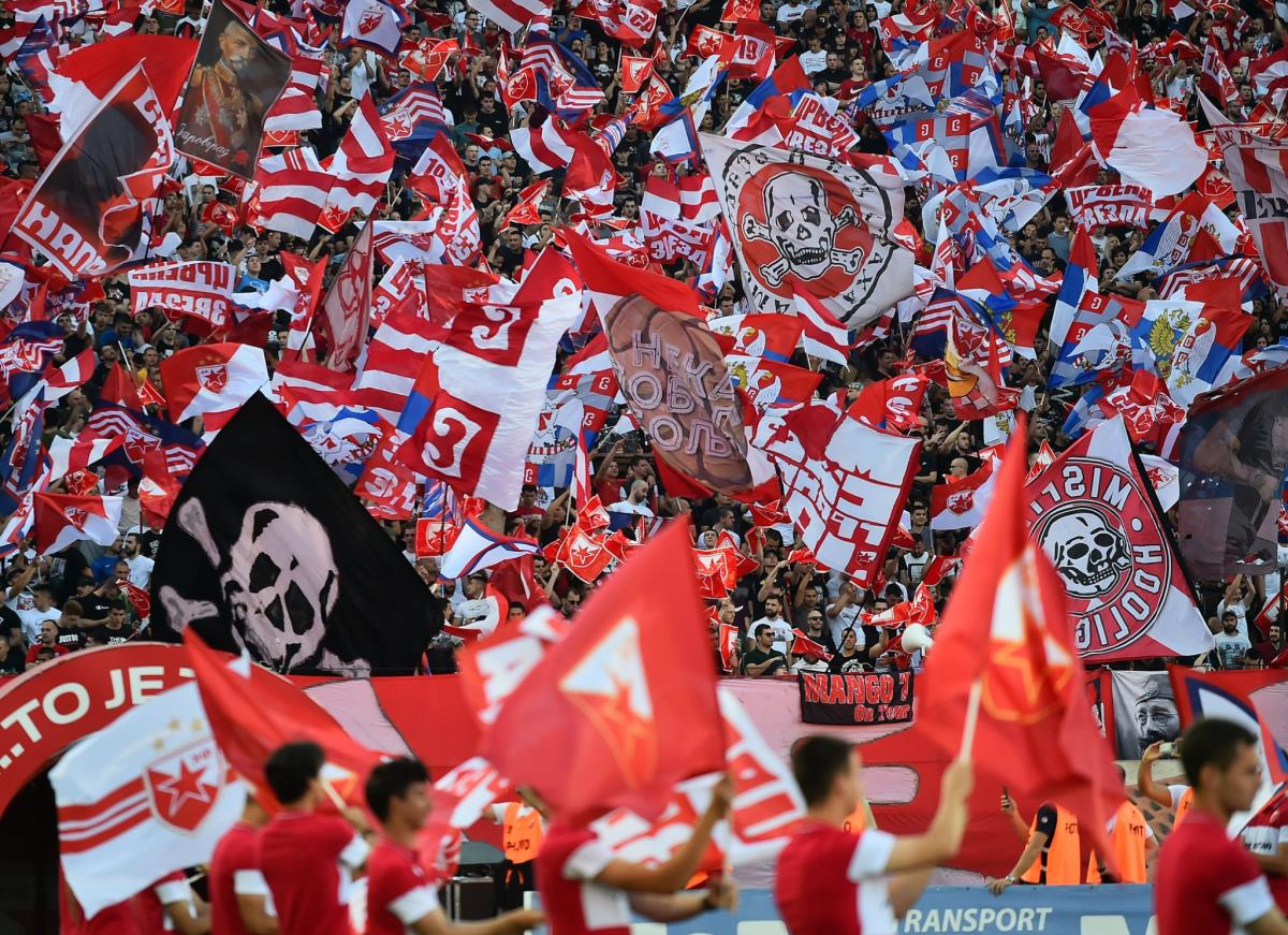 PONOVO RADE BARJACI, DELIJE ZOVU NA DERBI: Navijači Crvene zvezde žele ...