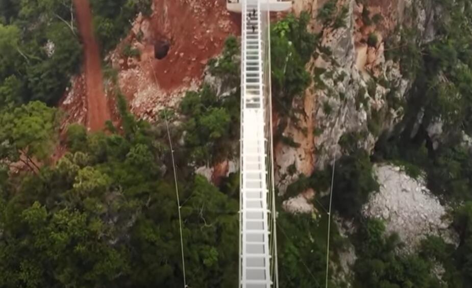DA LI JE OVO NAJDUŽI STAKLENI MOST NA SVETU? U Vijetnamu otvoren ...