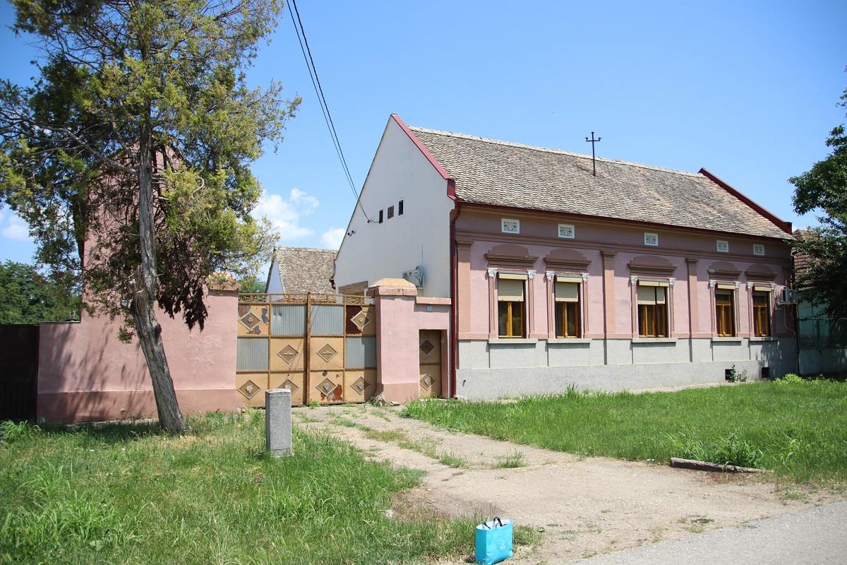 Mirjana aBobić Mojsilović u kući na selu slavila Uskrs | Kurir