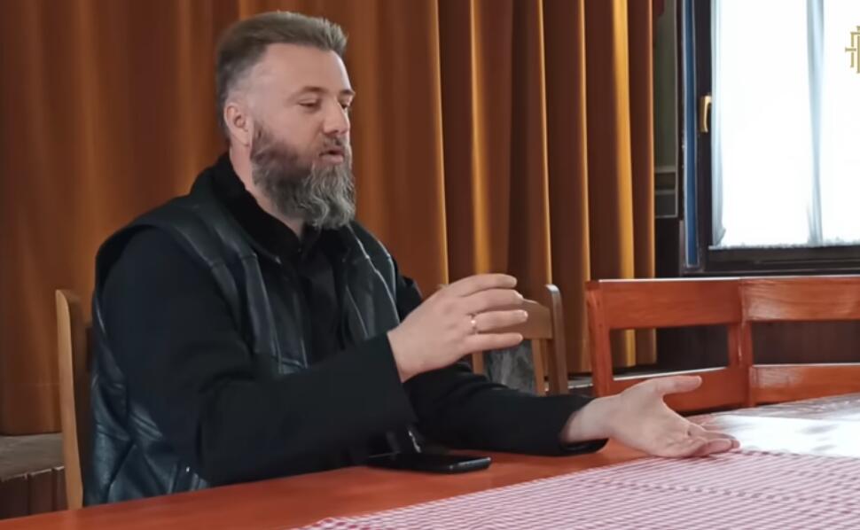 Otac Predrag Popović objasnio suštinu posta | Kurir