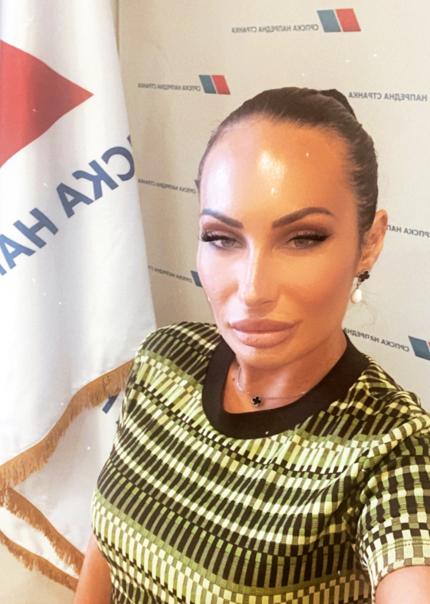 RAZAPELI JE NA MREŽAMA: Novopečena poslanica SNS Staša Stojanović na ...