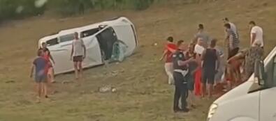 UDES KOD ALEKSINCA: Vozilo izletelo s auto-puta i prevrnulo se (VIDEO, FOTO) | Kurir