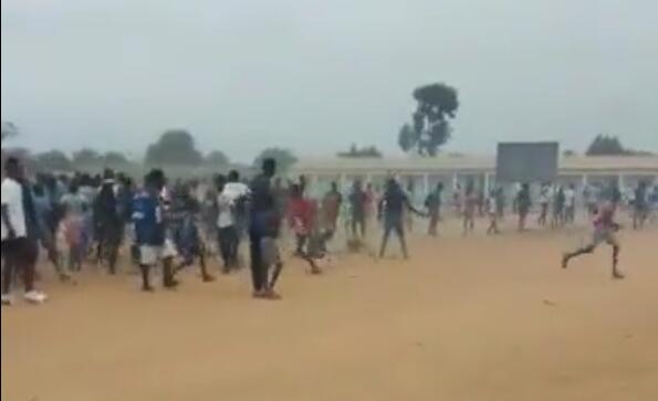 OTETO DETE SA ALBINIZMOM NA MADAGASKARU: Kidnaperi mu ubili majku, 19 ...