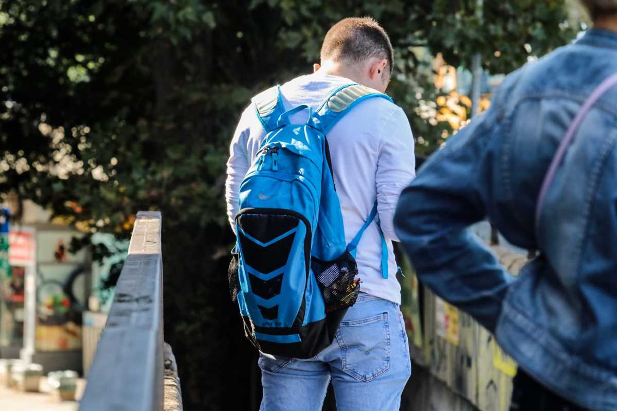 Učenik koji je gurnut sa stepenica pušten na kućno lečenje: Poznato stanje dečaka koji je bio ...