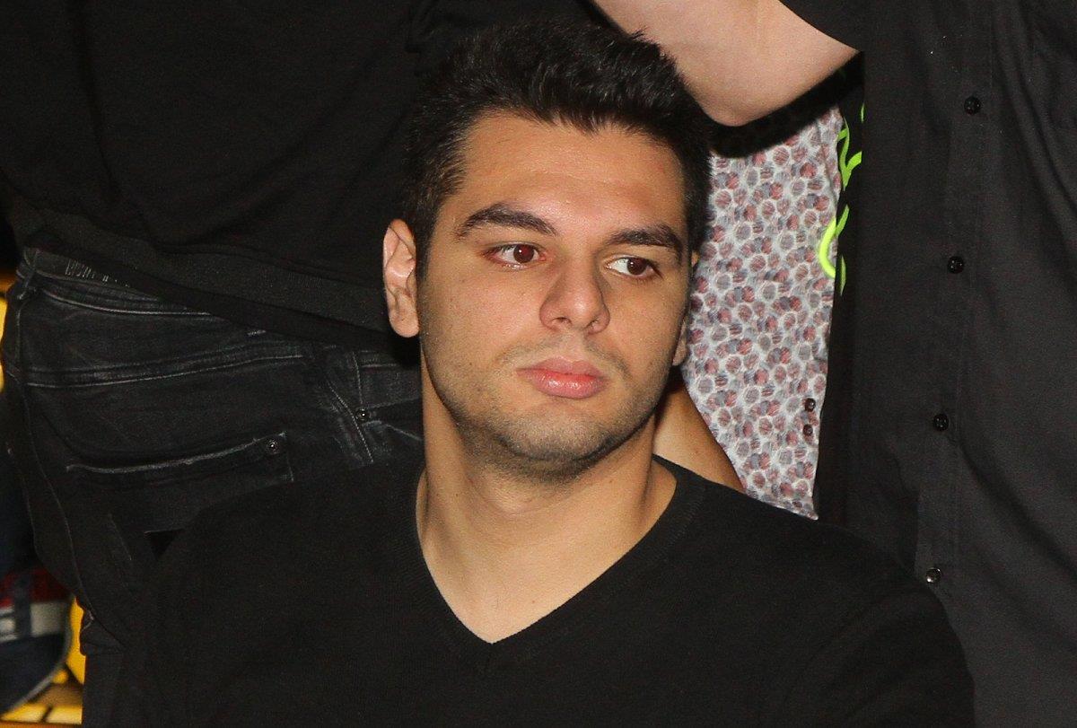 Adam Đogani sa bebom | Kurir