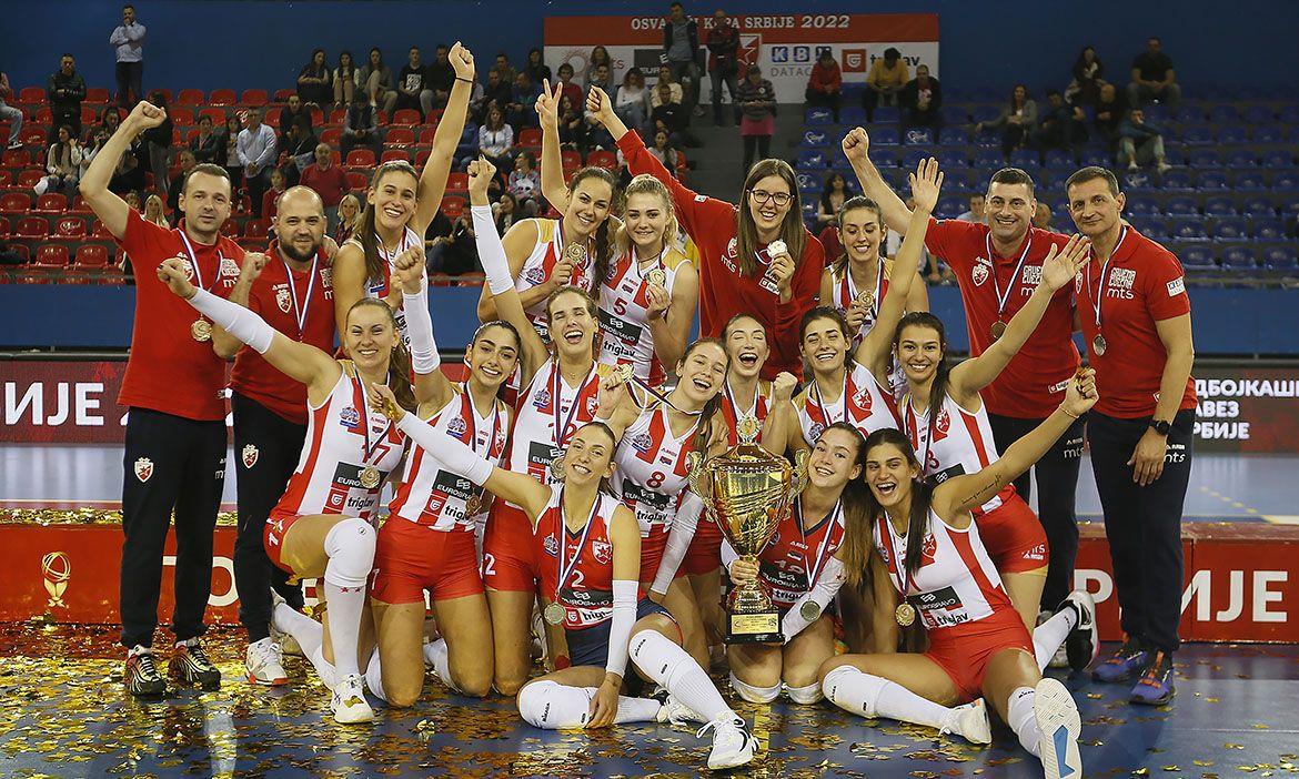 PRVI TROFEJ ZA CRVENO-BELE: Odbojkašice Crvene zvezde osvojile Super ...