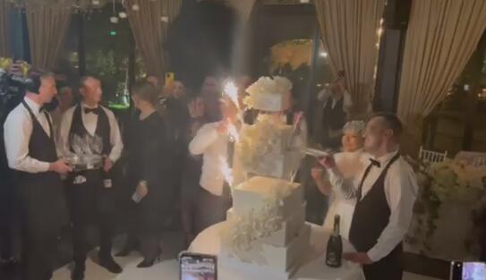 Pogledajte gala provod u luks restoranu, torta na 6 spratova | Kurir