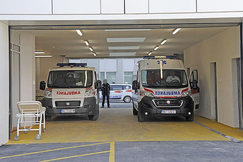12 pacijenata došlo u ambulantu pa hitno završili u sali! Načelnik dr ... 12 pacijenata došlo u ambulantu pa hitno završili u sali! Načelnik dr ...