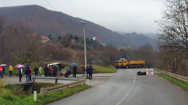 UŽIVO SRBI NA SEVERU KIM NA BARIKADAMA 17. DAN | Kurir
