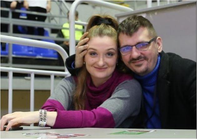 GROBAR ZAPROSIO DEVOJKU PRED PUNOM ARENOM | Kurir