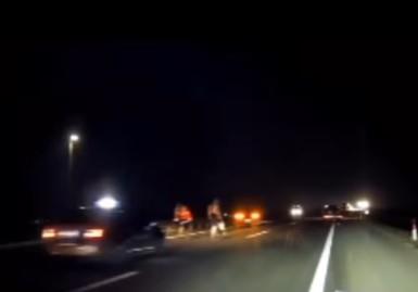 Teška saobraćajna nesreća na auto-putu kod Beške, poginuo vozač golfa | Kurir