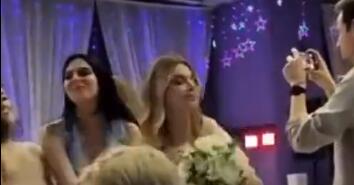 Potrudila se da uhvati bidermajer, a reakcija njenog dečka nasmejala sve | Kurir