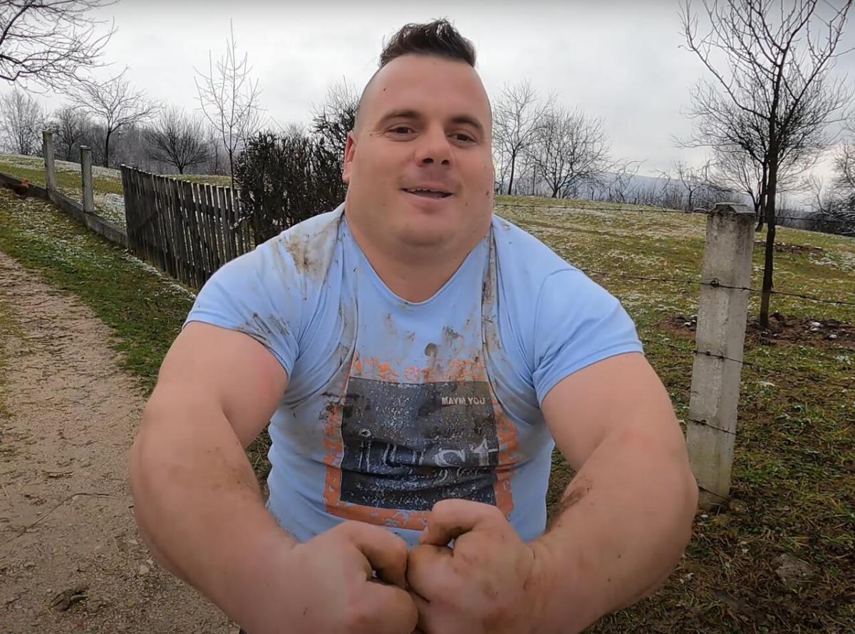 Bosanski Hulk jači i od konja, nosi samo bokserice, umiva se snegom | Kurir