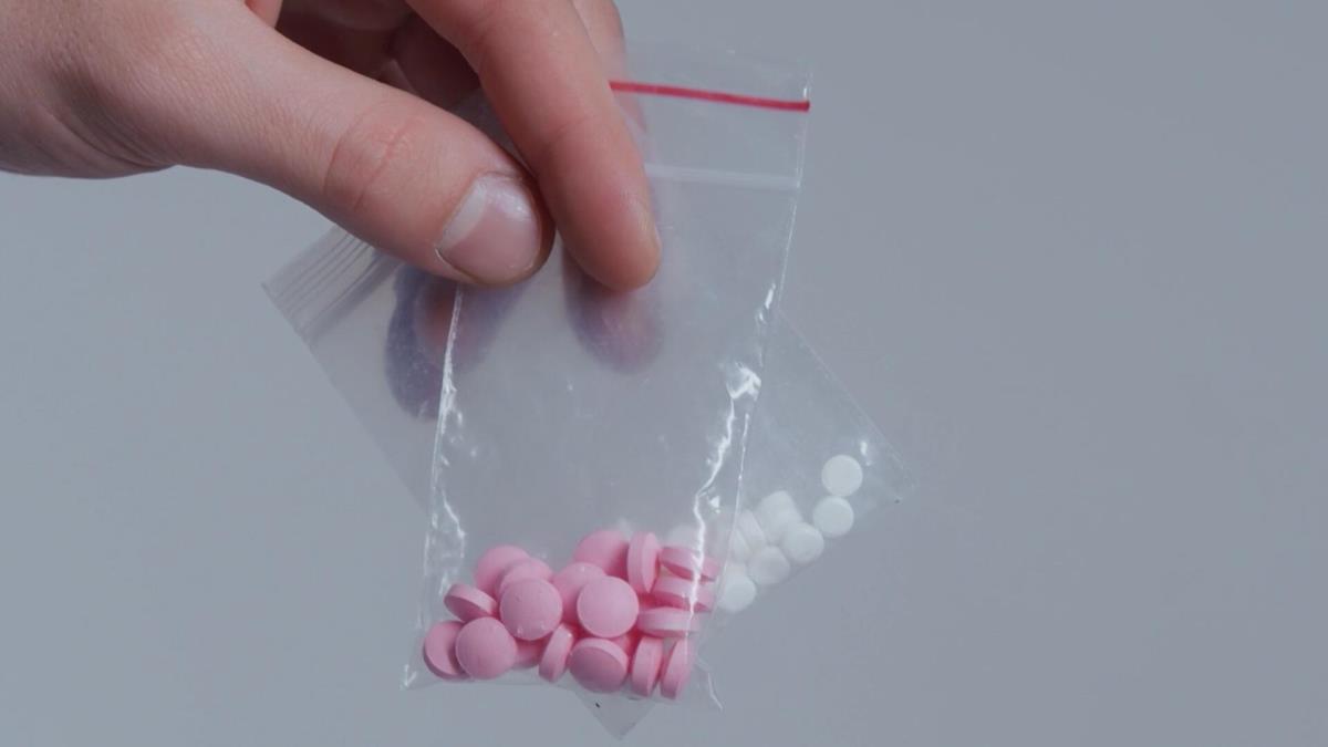 NOVA OPASNA DROGA HIT U ŠKOLAMA! | Kurir