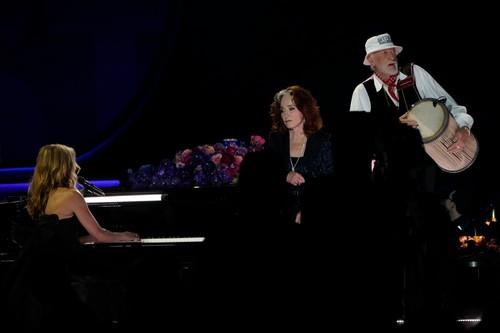 Slavna pevačica pobedila rak dojke, a sad odbija da operiše tumor na ...