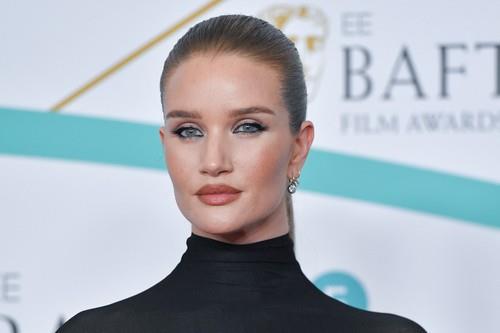 Rouzi Hantington Vajtli očarala svet autfitom | Kurir