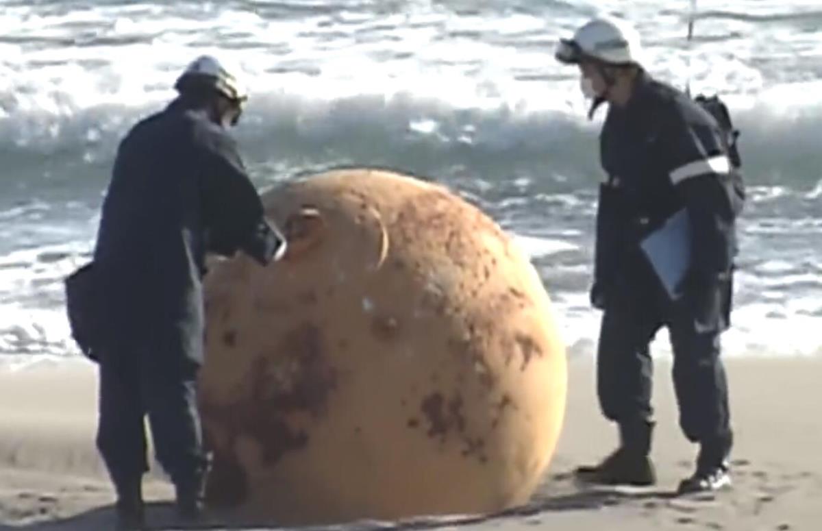 Metalna kugla pronađena na plaži u Japanu | Kurir