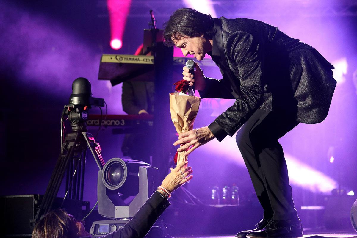 Zdravko Čolić otkrio gde stavlja grudnjake od obožavateljki | Kurir